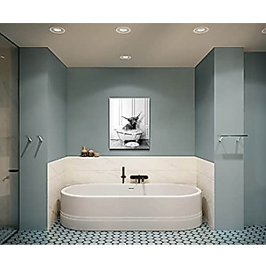 Funny Highland Cow Bathroom Wall Decoration Black and White Canvas Cow in Bathroom Decoration Picture Humorous Animal Bathroom Wall Art Printed Country Farmhouse Style Wall Decoration Prepare Frame Hanging in Bathroom Bedroom Children's Bathroom Decoratio