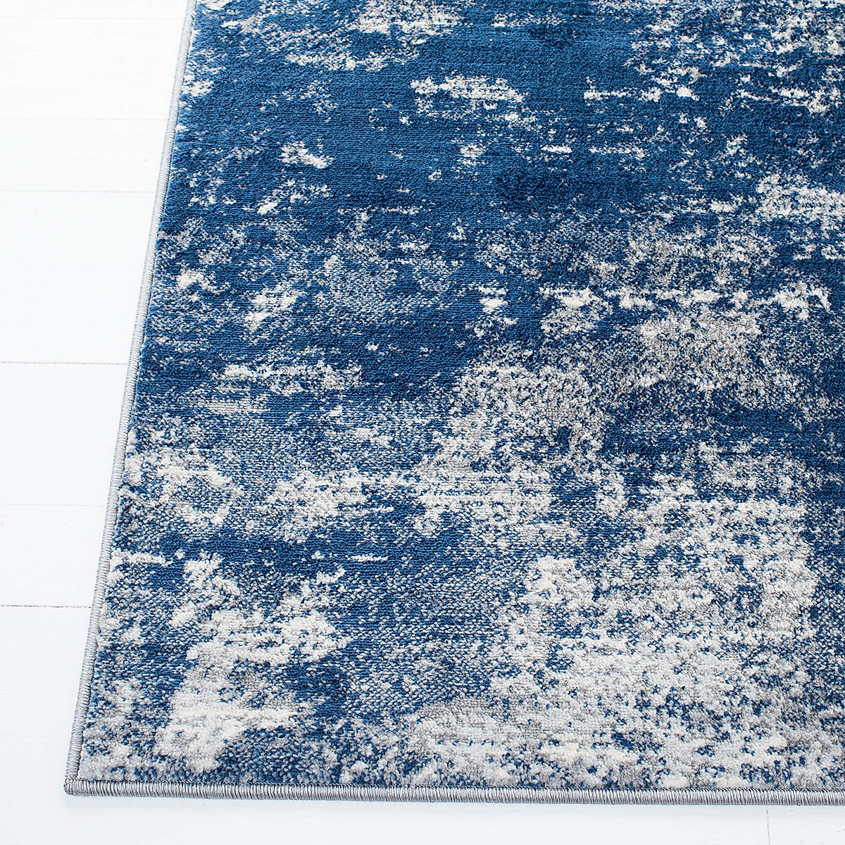 SAFAVIEH Brentwood Collection 5'3" x 7'6" Grey / Navy BNT822G Modern Abstract Non-Shedding Living Room Bedroom Dining Home Office Area Rug