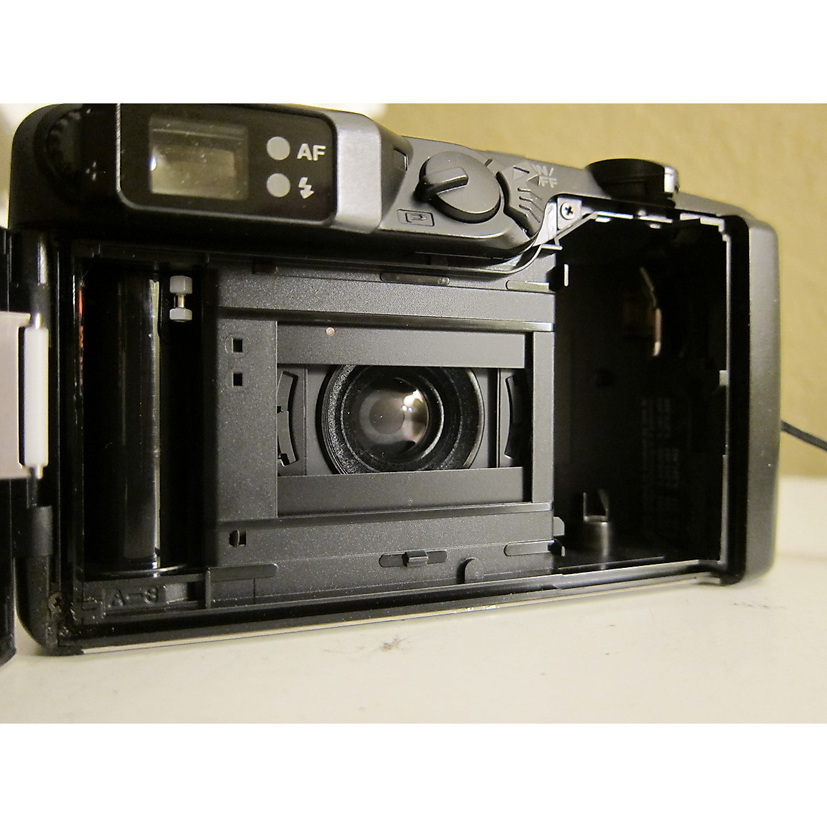 Pentax IQ Zoom 145 M Super Quartz Date 35mm Camera (wood grip)