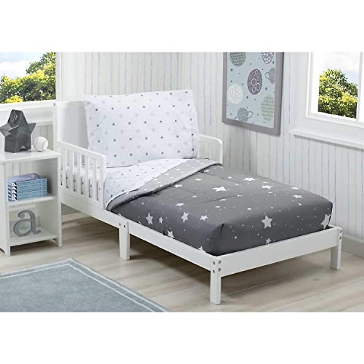 Delta Children 4 Piece Toddler Bedding Set for Boys - Reversible 2-in-1 Comforter - Includes Fitted Comforter to Keep Little Ones Snug, Bottom Sheet, Top Sheet, Pillow Case - Dusty Skies, Grey Stars