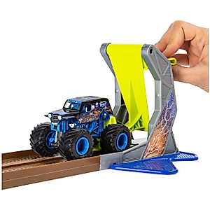 Monster Jam, Champ Ramp Freestyle Playset with Exclusive Son-uva Digger Monster Truck, 1:64 Scale Die-Cast, Kids Toys for Boys and Girls Ages 4-6+