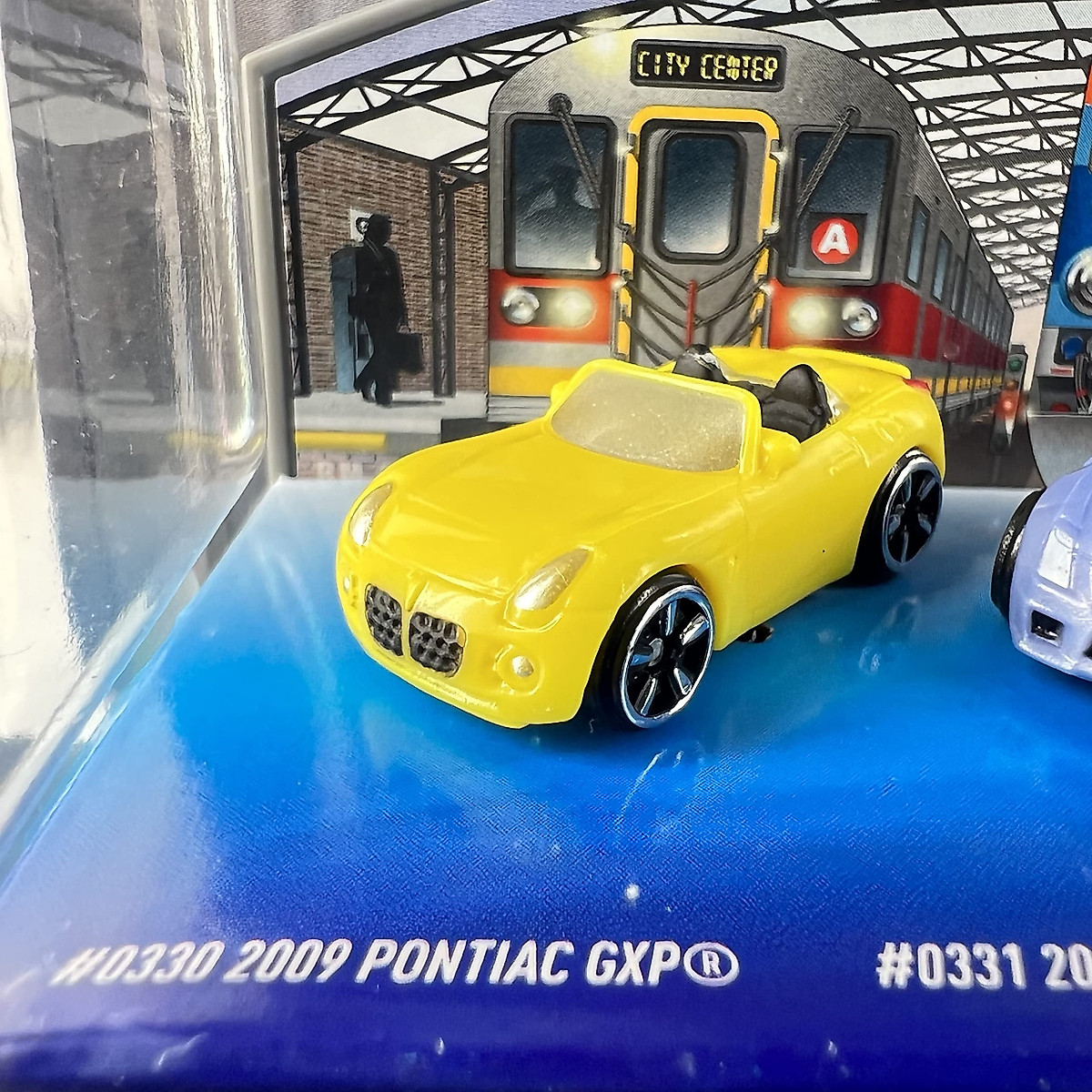 Micro Machines 2022 Series 6 World Pack #17 Micro City: Pontiac GXP, Cadillac CTS-V, Land Rover Discovery, Jaguar XFR-S, Silverado