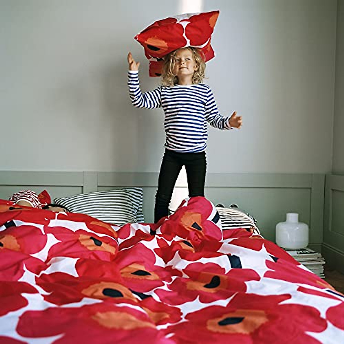 Marimekko - Queen Comforter Set, Cotton Bedding with Matching Shams, Lightweight Home Decor for All Seasons (Unikko Red, Queen)