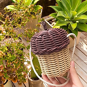 FQQWEE Acorn Shaped Basket Rattan Storage Basket with Lid Handmade Wicker Basket Cute Shoulder Crossbody Basket Bag Decorative Woven Basket for Girls Women(1pcs-Beige Brown)