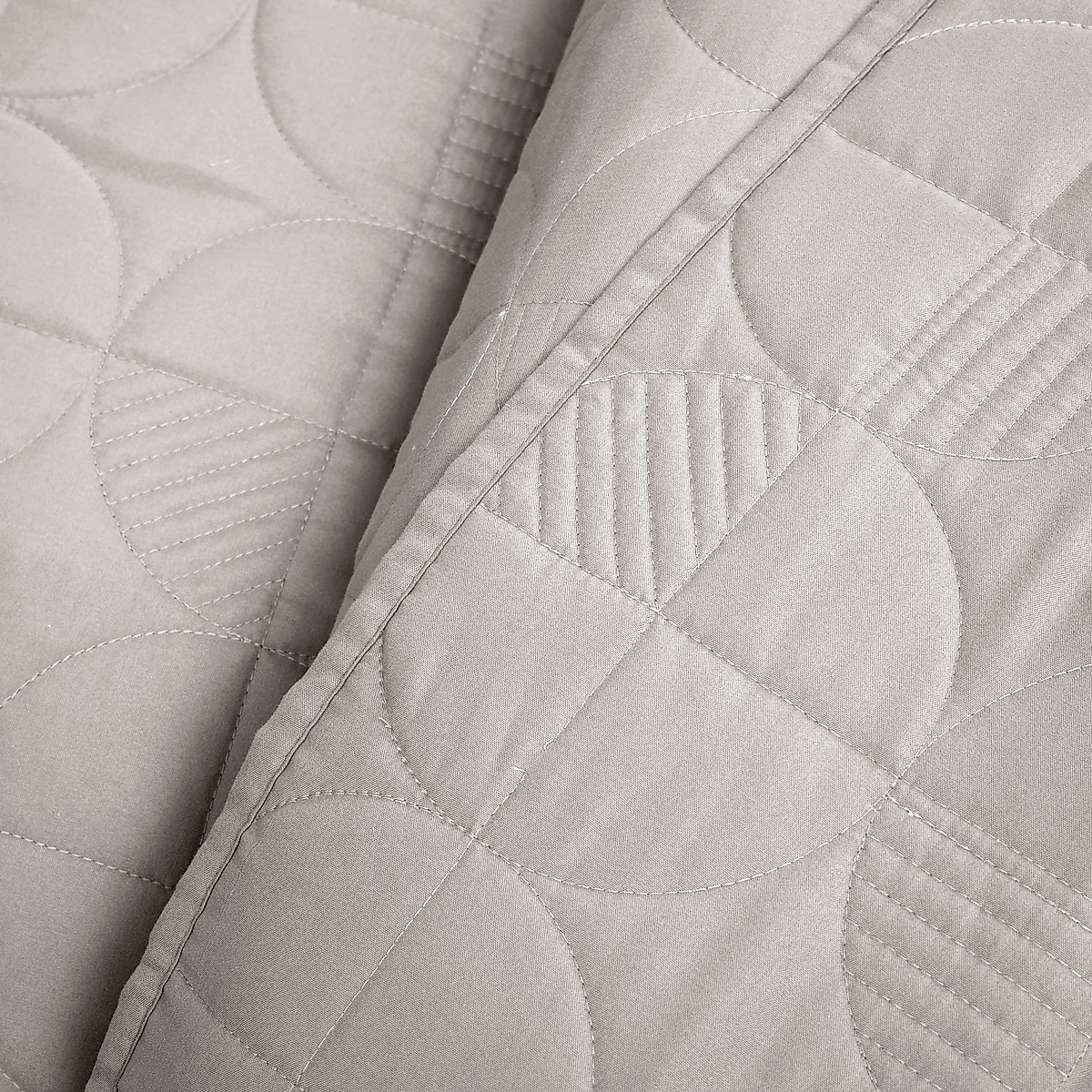 Lush Decor Mid Century Circle Reversible Oversized Cotton 3 Piece Quilt Set, Full/Queen, Gray