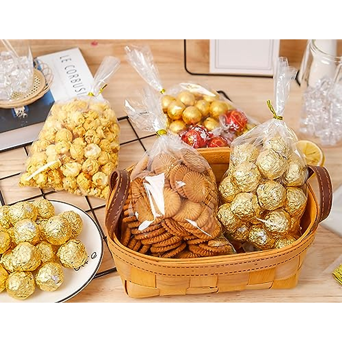 LOKIQNG Cellophane Bags Plastic Gift Bags Clear Cookie Bags Treat Bags with Twist Ties for Party Favor Bags(100PACK,6x10inch)