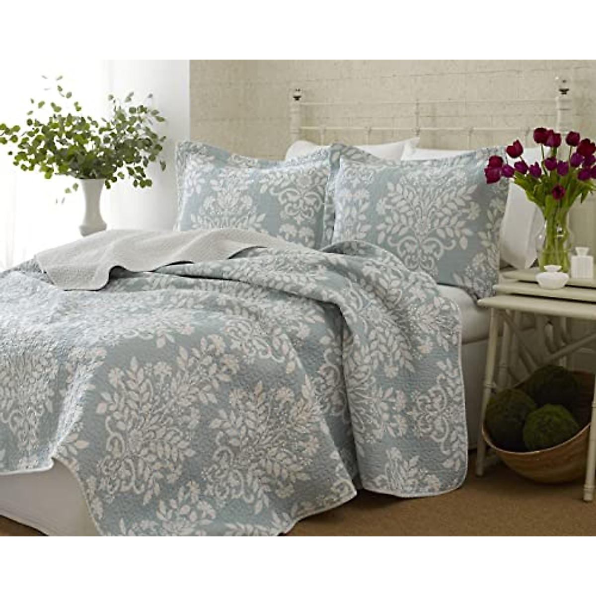 Laura Ashley - Rowland Collection - Quilt Set - 100% Cotton, Reversible, All Season Bedding with Matching Shams, Pre-Washed for Added Comfort, King, Blue