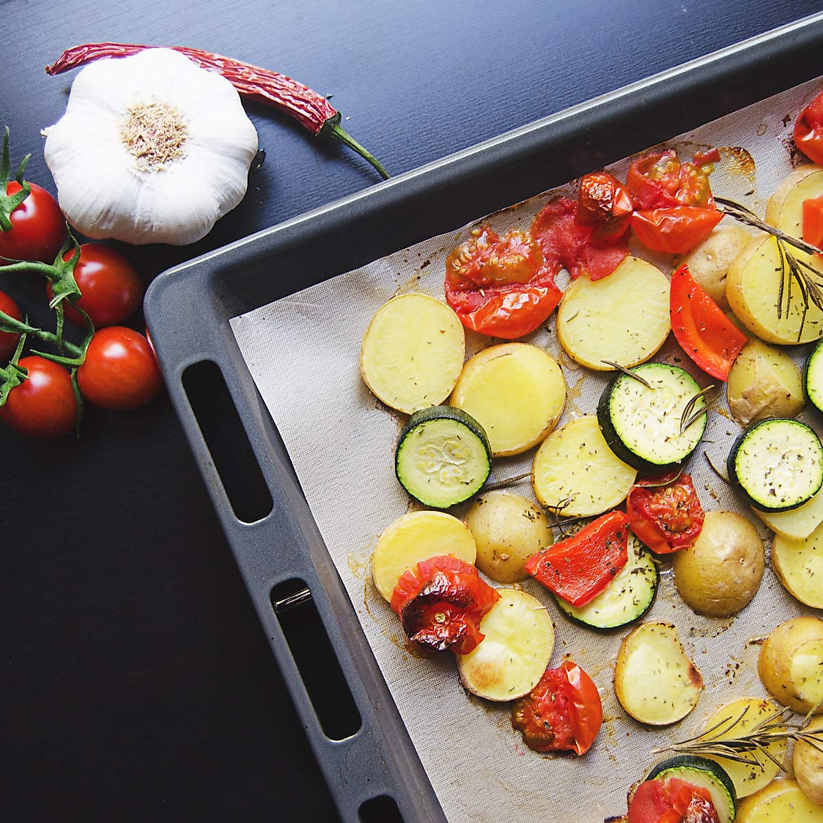 Navaris Set of 3 Reusable Baking Sheets - 13x16 Inches Parchment Paper for Baking Oven - Durable Non-Stick Baking Mats - Reversible Baking Tray