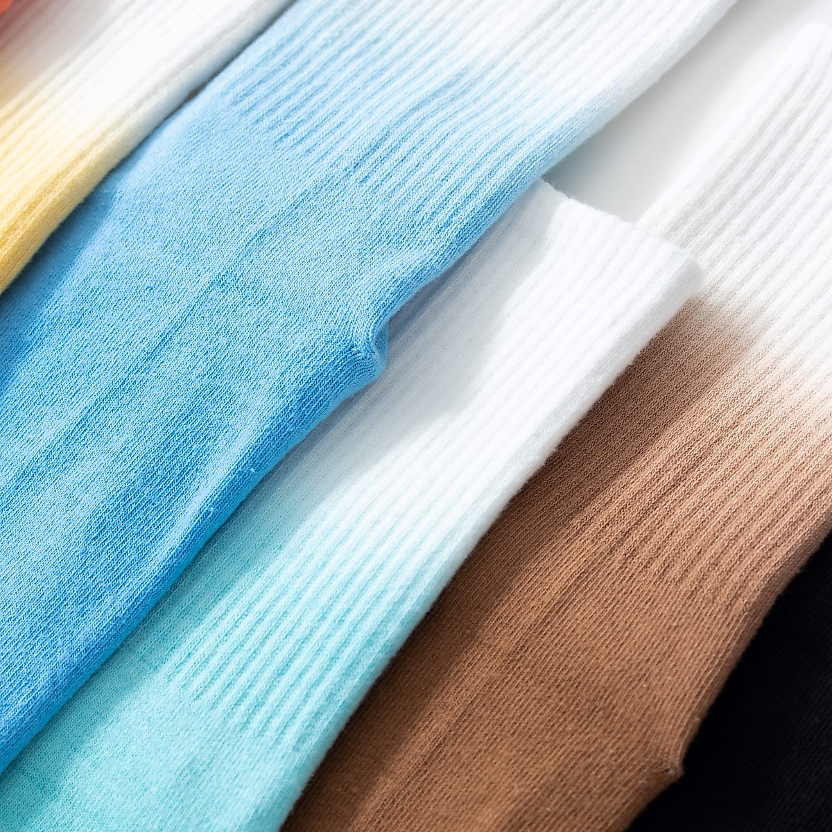 Yoga Socks with Grips for Women Non Slip Colorful Gradient Tie Dye Cushioned Crew Socks for Pilates Barre Ballet Dance (Blue)