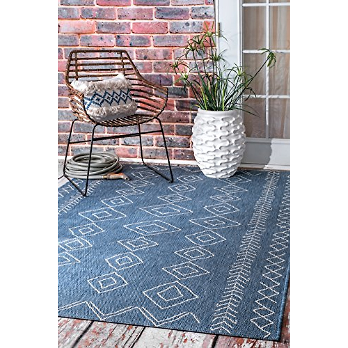 nuLOOM Sierra Moroccan Diamond Outdoor Area Rug, 5' 3" x 7' 6", Blue