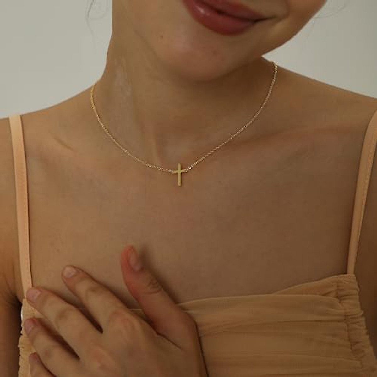 Fwlisesa Small Cross Necklaces for Women, Dainty Gold Necklace 14k Gold Plated Cute Tiny Cross Pendant Necklace Simple Gold Choker Necklaces for Women Trendy Aesthetic Jewelry Gifts for Women