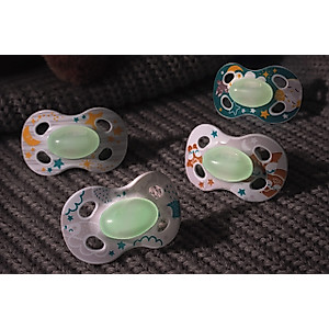 Medela Baby Pacifier | Night - Glow in The Dark | 18+ Months | 2-Pack | Lightweight | BPA-Free | Owls and Moon with Stars