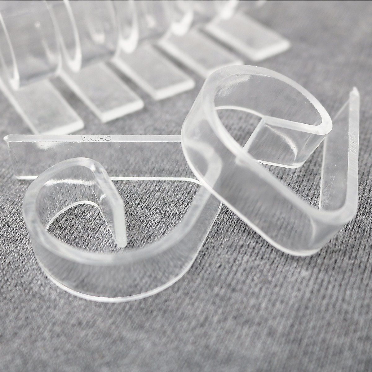Clear Plastic Tablecloth Clips – Picnicking Accessory - Set of 72