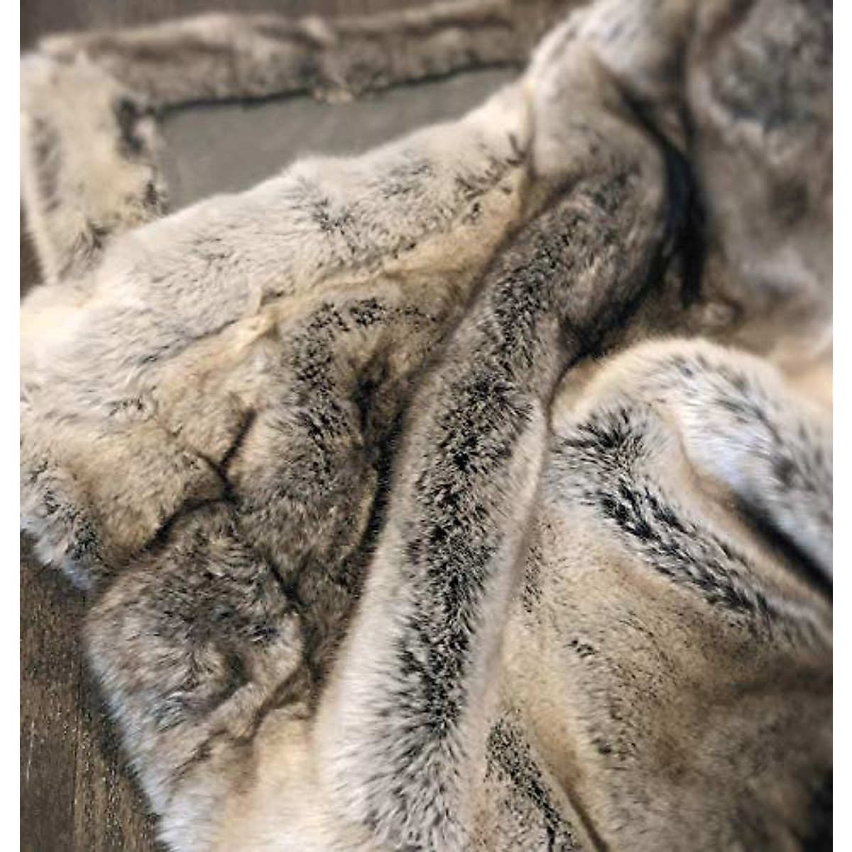 Eikei Luxury Faux Fur Throw Blanket Super Soft Oversized Thick Warm Afghan Reversible to Plush Velvet in Tan Grey Wolf, Cream Mink or Blush Chinchilla, Machine Washable (Ombre Beige, 60Wx70L)