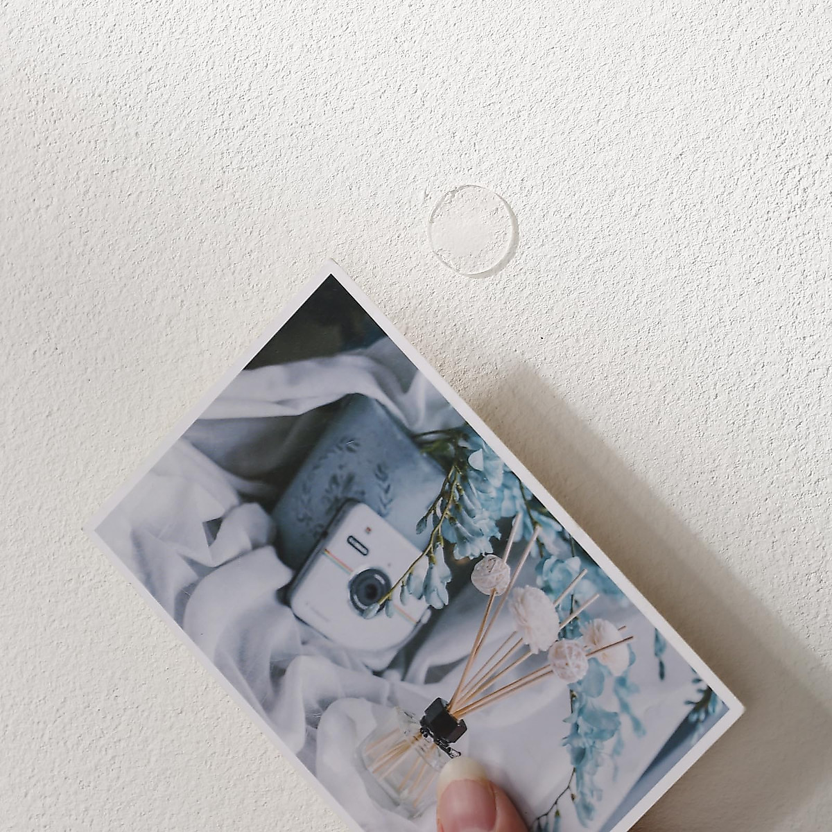 Nilogie 350 Pcs (0.79 Inch Diameter) 20mm Double Sided Adhesive Glue Round Dots Stickers Removable Clear Sticky Tack Putty Waterproof for Balloon, Crafts, Art Decoration