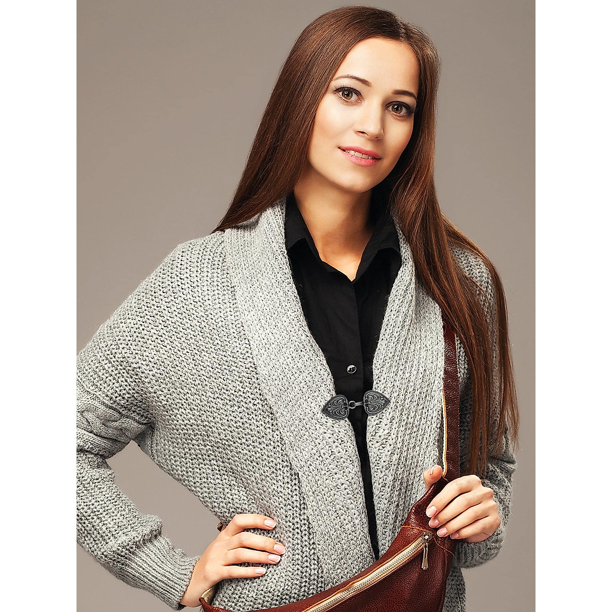 WILLBOND 4 Pieces Vintage Sweater Swirl Clip Cape Cloak Clips Retro Cardigan Clip Shawl Collar Clasp Dress Shirt Brooch Clip (Black)