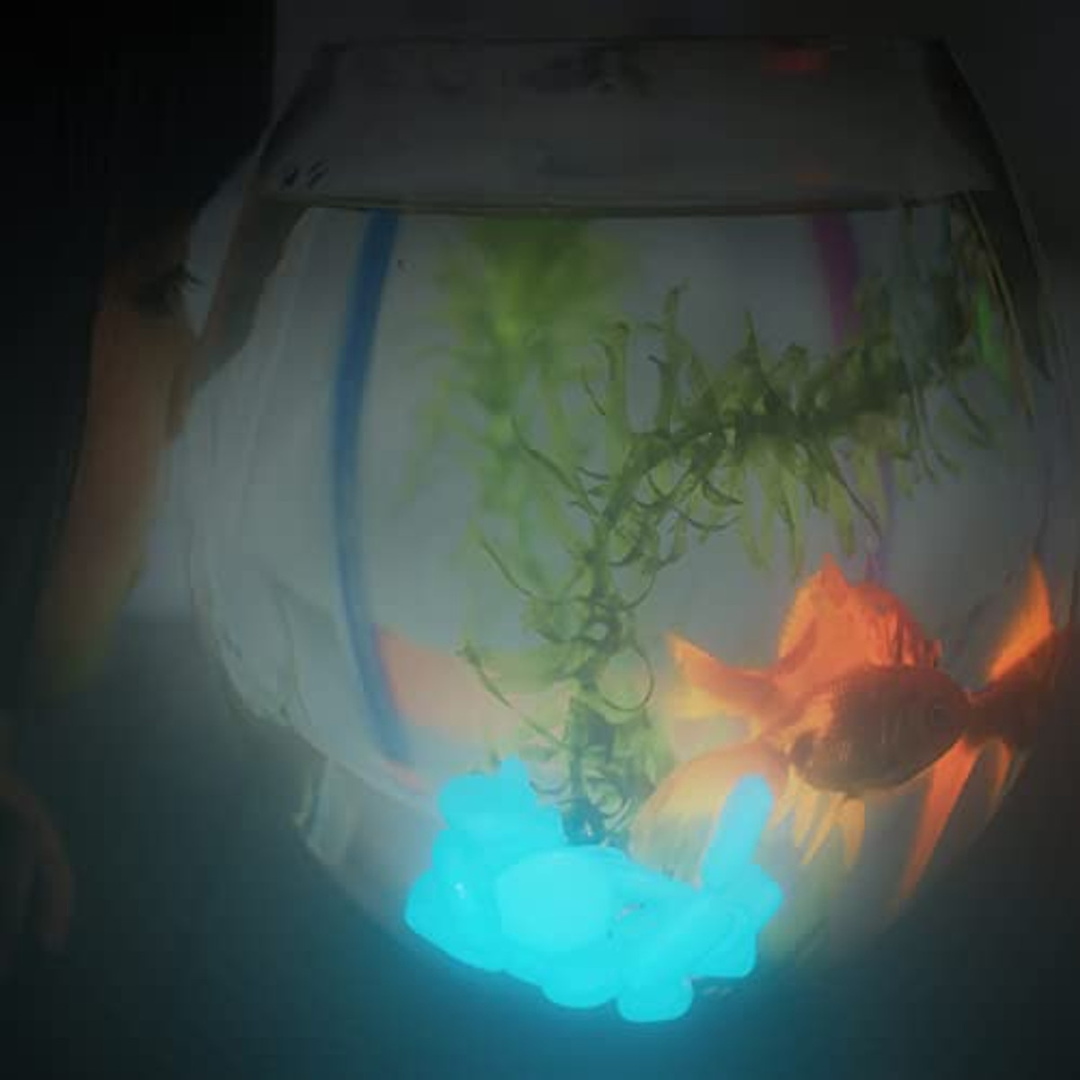 WenErJie Glow in The Dark Rocks, 100PCS Fairy Garden Decorations Stones, Outdoor Decor for Patio Stepping Stone Kit, Pebbles for Plants/Yard/Backyard/Fish Tank/Pool Stuff (Blue/100pcs)