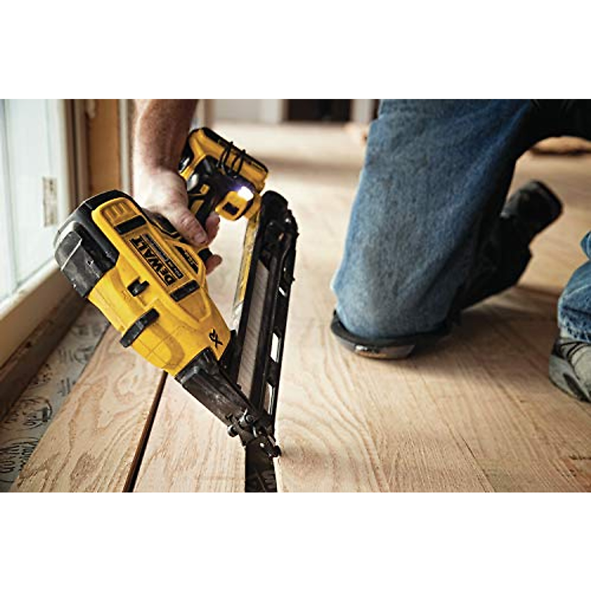 DEWALT 20V MAX Finish Nailer Kit, Angled, 15GA, Battery, Charger & Bag (DCN650D1)