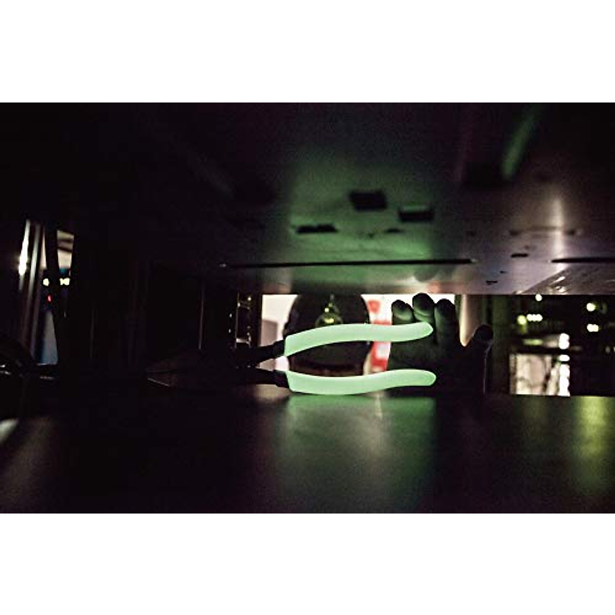 Klein Tools D20009NEGLW Side Cutter Linemans Pliers Cut ACSR, Screws, Nails, Hard Wire, 9-Inch Hi-Viz Pliers