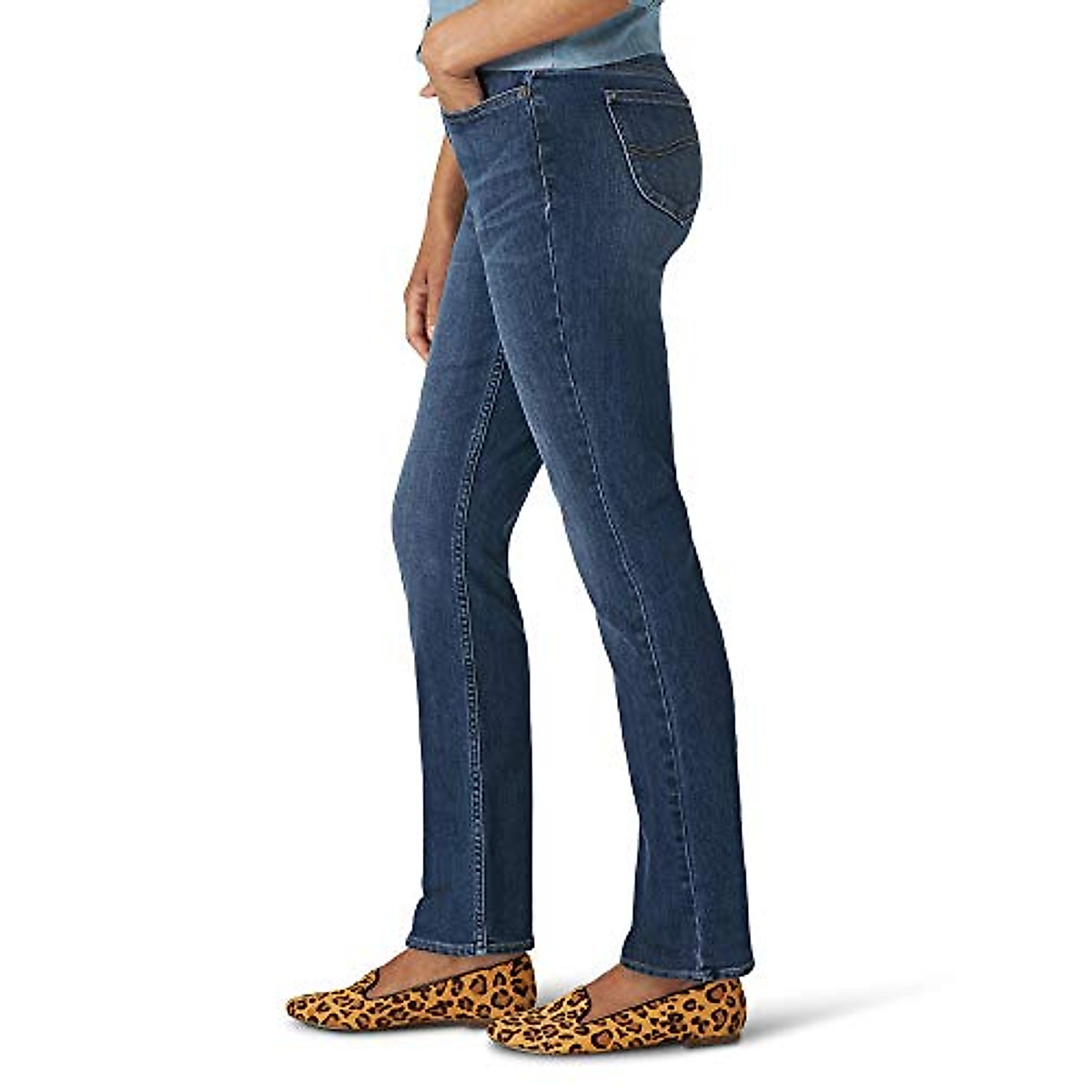 Lee Women's Legendary Mid Rise Straight Leg Jean Seattle 4 Short