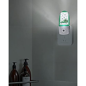 St. Patrick's Day Night Light, LED Plug in Night Light, Green Checkered Board Truck Clover on Wood Night Lights with Dusk to Dawn Sensor Decorative Kids/Adults Nightlight for Bedroom Bathroom