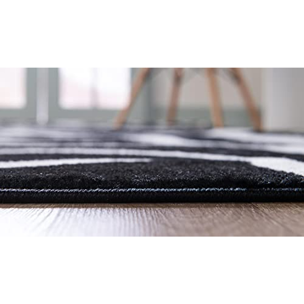 Unique Loom Wildlife Collection Animal Inspired with Zebra Design Area Rug, 5 x 8 ft, Black/Ivory