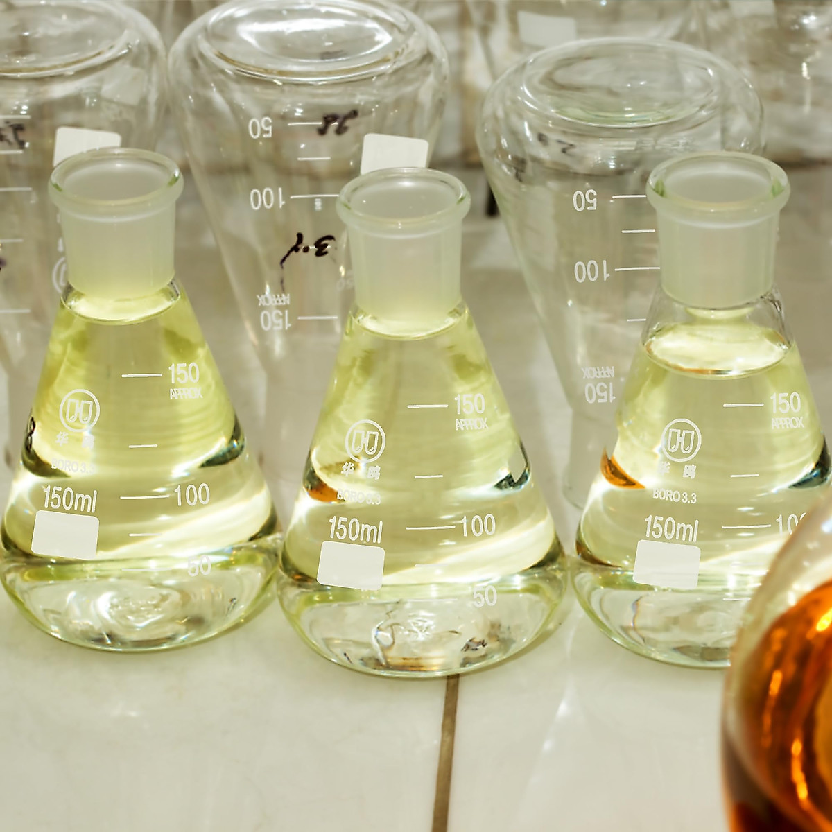 HUAOU 3pcs Glass Erlenmeyer Flask Set, 50ml 150ml 250ml Laboratory Flask with Stopper, Lab Chemistry 3.3 Borosilicate, Narrow Mouth, Printed Graduation, Conical Flask with Cleaning Brush