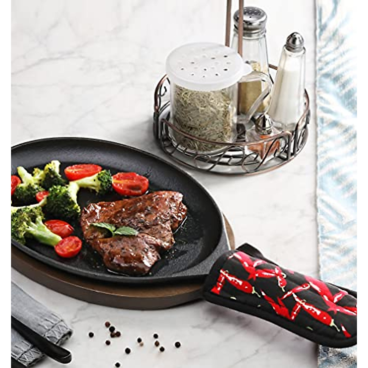 New Star Foodservice 22513 Plastic Dredge with 3 Snap-on Lid, Seasoning Sugar Spice Pepper Shaker, 10 OZ