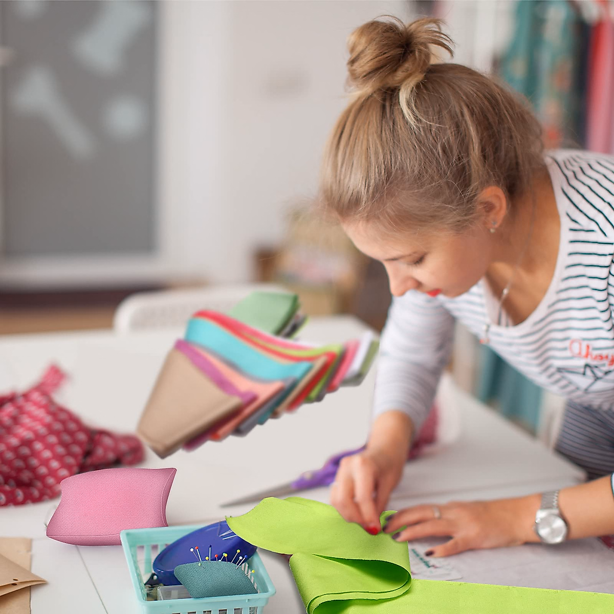 70 Pcs Solid Color Jelly Cotton Fabric Patchwork Roll, 2.55 Inch Cotton Fabric Quilting Strips Roll Up Jelly Fabric Patchwork Cotton Fabric for Quilters and Sewing DIY Crafts