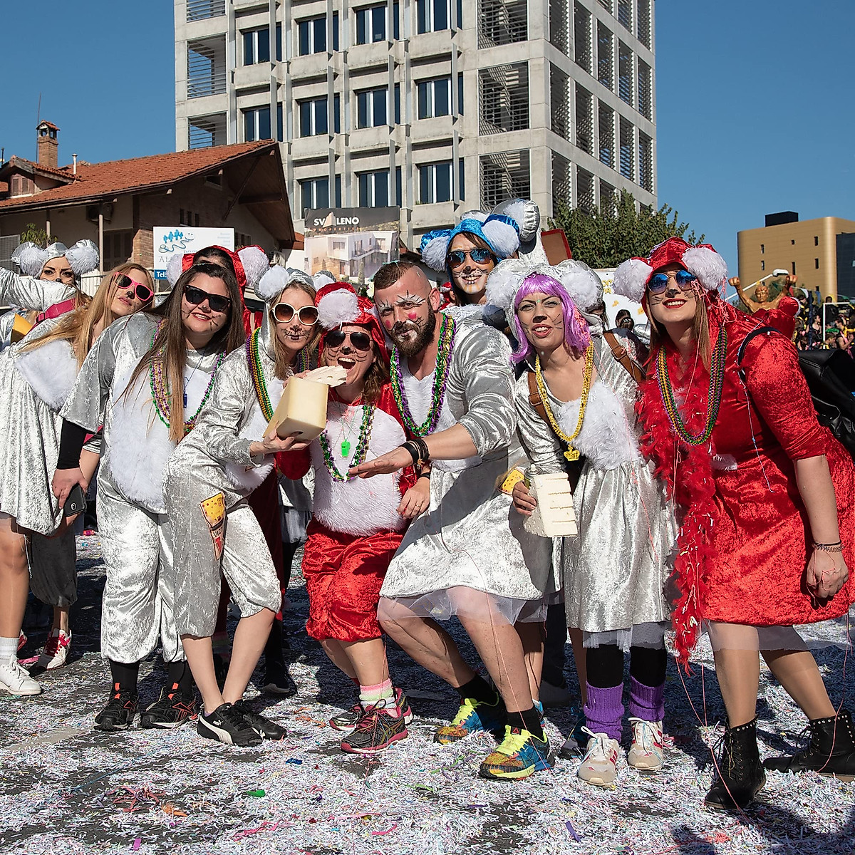 144PCS Mardi Gras Beads Throws, Mardi Gras Green Purple Gold Metallic Beads Necklaces Accessories Bulk, Mardi Gras Beads Necklace Costumes Women Men Kids for Parade Throws Party Decor Favor Supplies