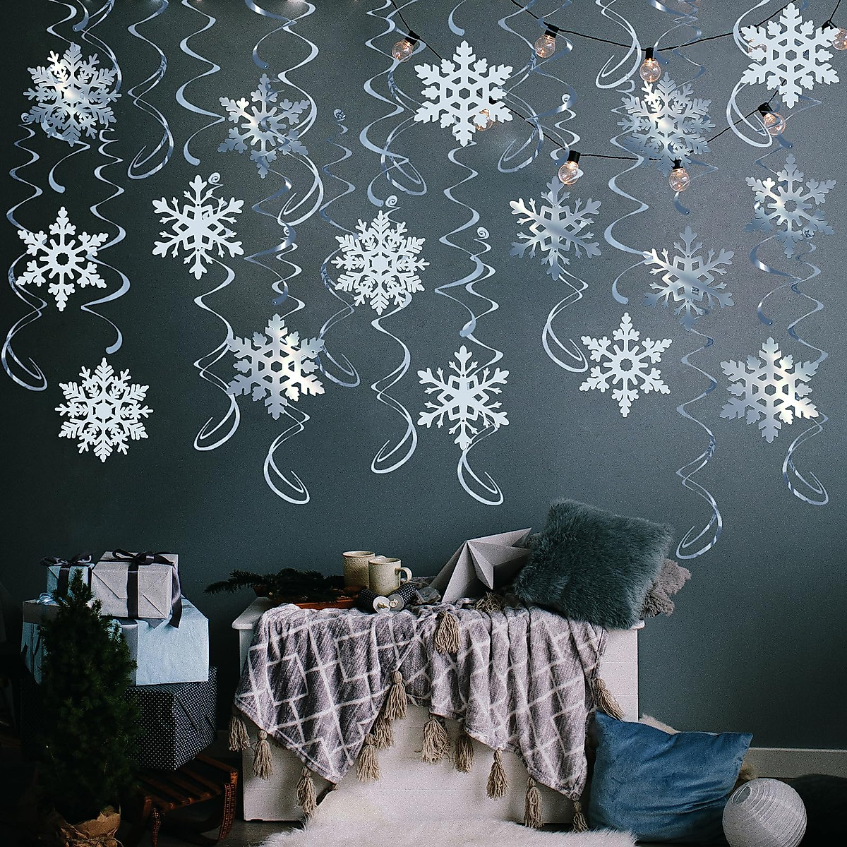 Christmas Winter Wonderland Snowflake Hanging Swirls Party Decoration White Silver Glitter Ceiling Decor Winter Holiday Party Decorative Snowflake Ornaments Garland for New Year Winter Wonderland