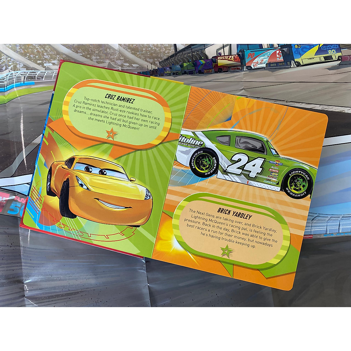 Disney / Pixar Cars 3 My Busy Books - Storybook, 10 figurines, playmat