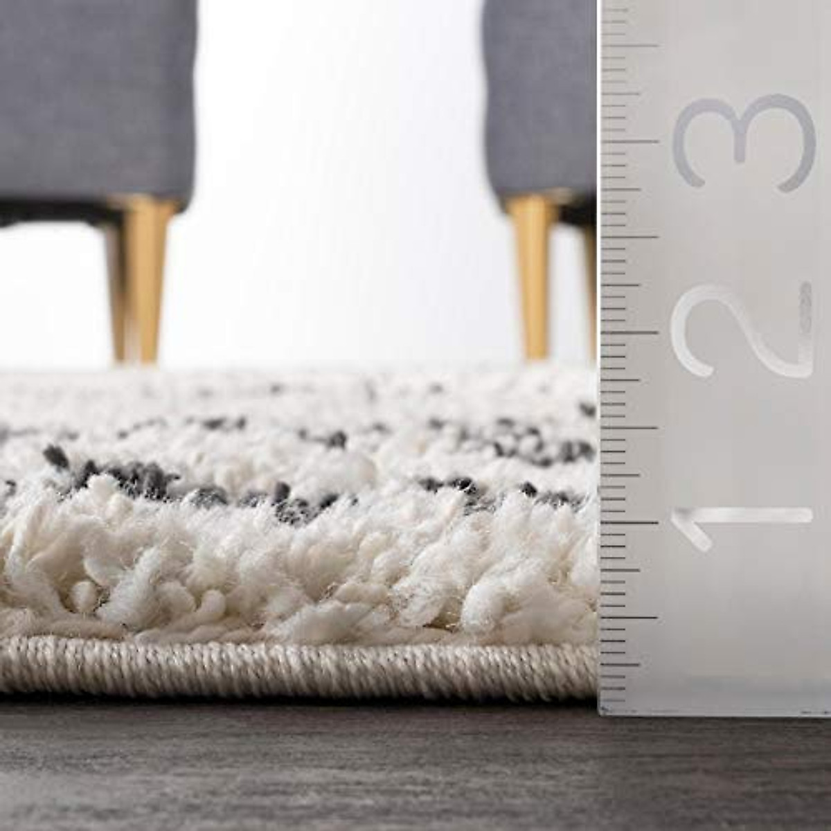 nuLOOM Mackie Moroccan Diamond Tassel Shag Area Rug, 5' 3" x 7' 7", Off-white