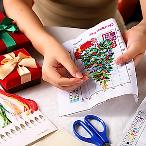 Riceshoot Christmas Cross Stitch Kit Counted Cross Stitch Christmas Tree Hanging Ornament Kit DIY Embroidery Gift for Women and Men, 5.9 x 4.13 Inches