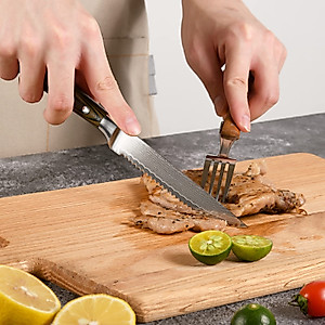 Damascus Serrated Steak Knife Set of 6 with Case, 5 Inch Serrated Steak Knife, 67 Layers Steel Blades Hand-sharpened to 15°, Non-slip G10 Ergonomic Triple Rivet Handle for Gift, Natural Wooden Box