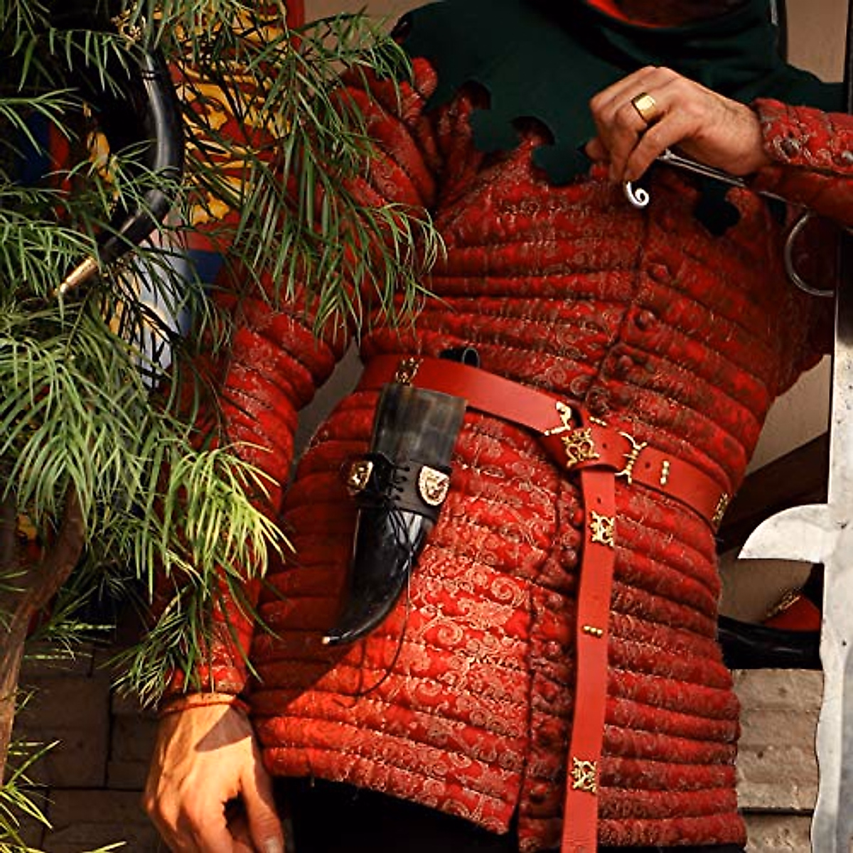 Mythrojan THE LION ALWAYS PAYS ITS DEBTS - Viking Drinking Horn with Black Leather holder Authentic Medieval Inspired Viking Wine/Mead Mug – Polished Finish