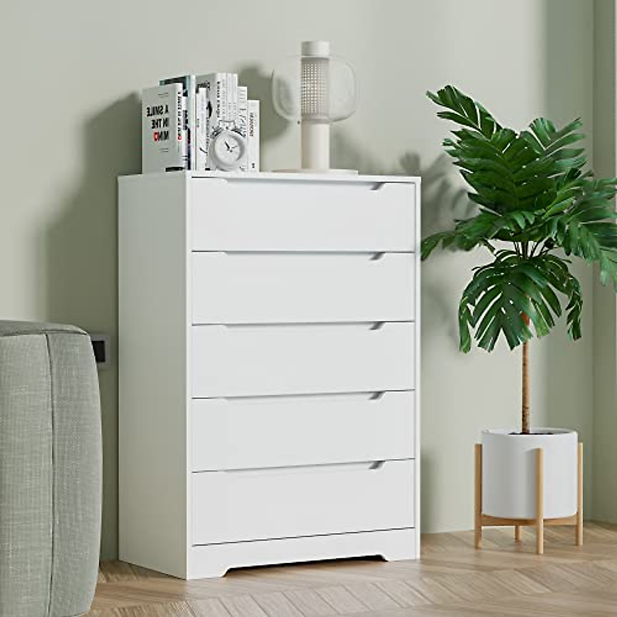Cozy Castle 5 Drawer Chest, Mid Century Nightstand with Cutout Handle, Accent Drawer Dresser, Wood Storage Cabinet with Drawers for Bedroom Living Room Home Office Entry, White