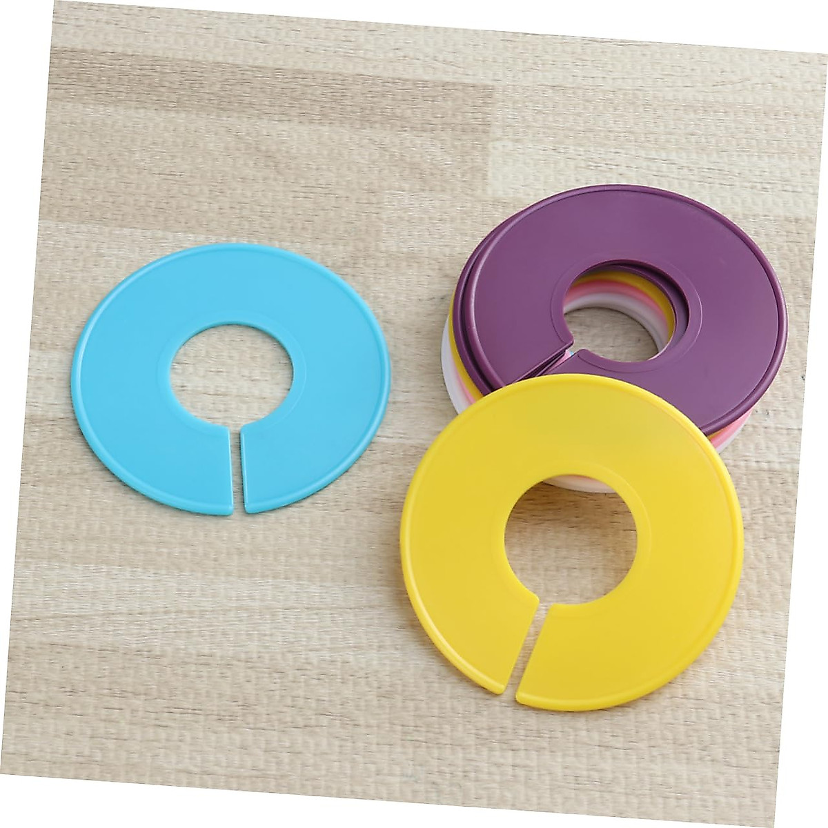 Cabilock 10pcs Round Clothing Hanger Size Buckles Plastic Separation Clips for DIY Crafting Clothing Organization