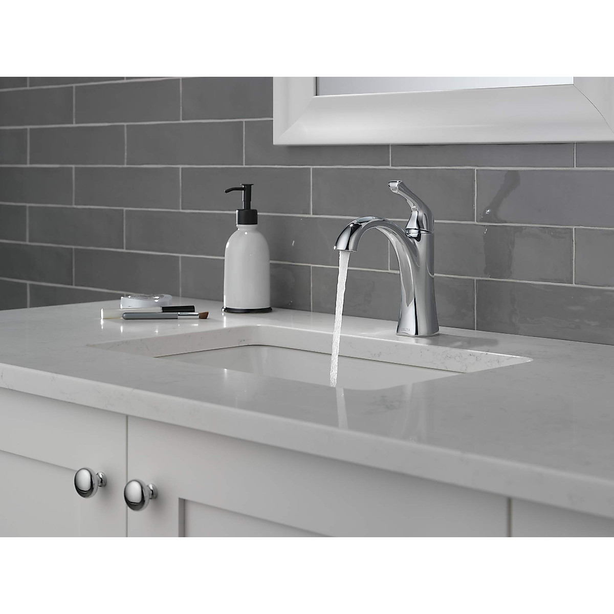 Delta Faucet Arvo Single Hole Bathroom Faucet, Single Handle Bathroom Faucet Chrome, Bathroom Sink Faucet, Drain Assembly Included, Chrome 15840LF