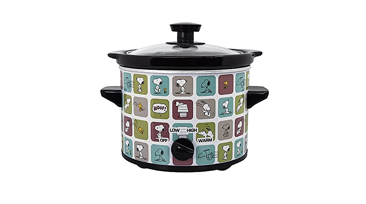 Uncanny Brands Peanuts Snoopy & Woodstock 2 Qt Slow Cooker