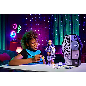 Monster High Skulltimate Secrets Fearidescent Series Doll & Accessories Set, Clawdeen Wolf with Dress-Up Locker & 19+ Surprises