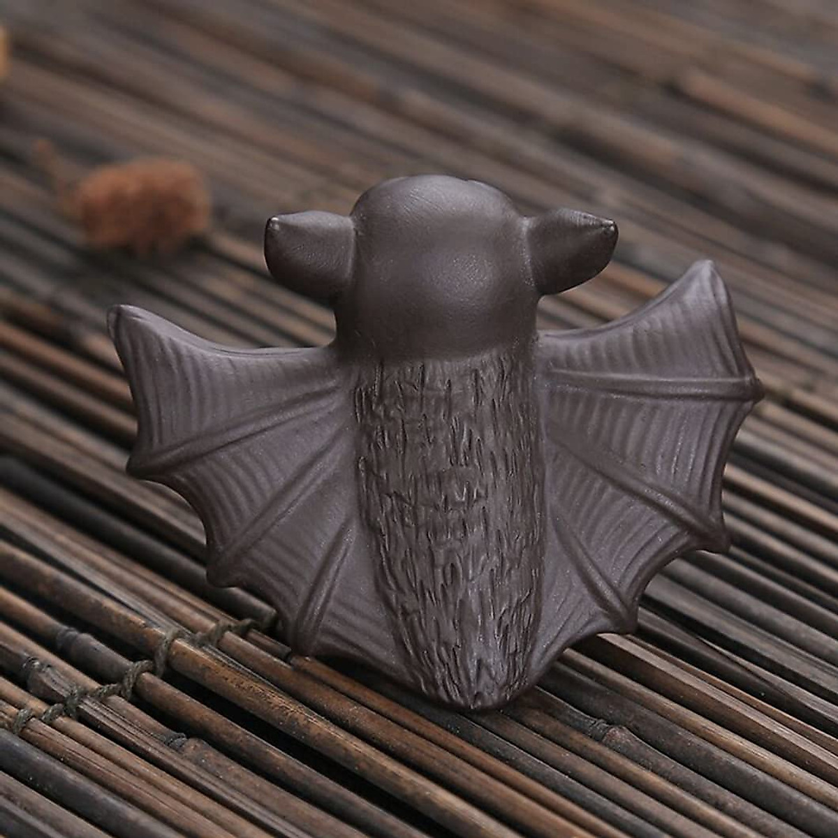 Ceramics Cute Bat Statue Sculpture Frgurine Tea Pet Gift for Home Office Room Desktop Display Decorative Decoration