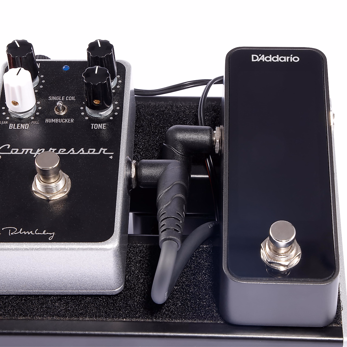 D’Addario Accessories Classic Series Guitar Patch Cables - Guitar Pedal Cable with ¼ Inch Ends - Durable & Reliable - Instrument Cable for Pedalboards - Right Angle - 3 feet