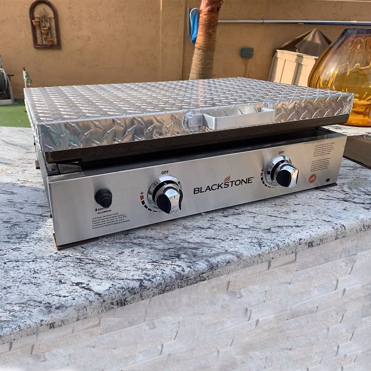 TITAN GREAT OUTDOORS Griddle Cover Fits 28in Blackstone Grill, Diamond Plated Aluminum Flat Top Griddle Guard Cover