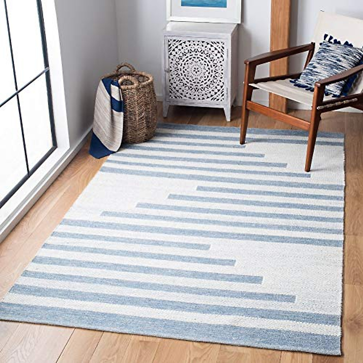 SAFAVIEH Striped Kilim Collection 8' x 10' Ivory/Blue STK504A Handmade Flatweave Cotton Area Rug