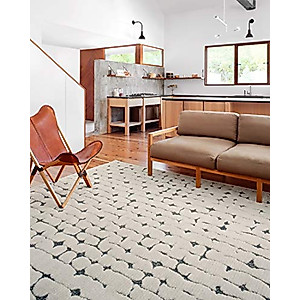 Loloi II Hagen Collection HAG-04 White/Navy 2'-7" x 4' Accent Rug