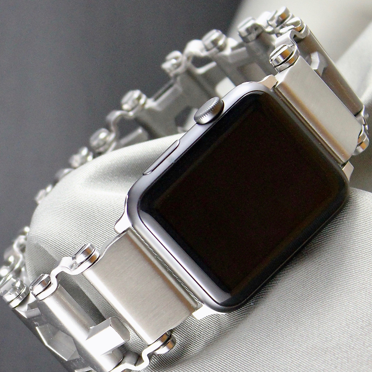 Link- watch adapter compatible with LEATHERMAN TREAD - Stainless Steel (compatible with Apple watch 44mm/ 42mm, Stainless Steel, TREAD)