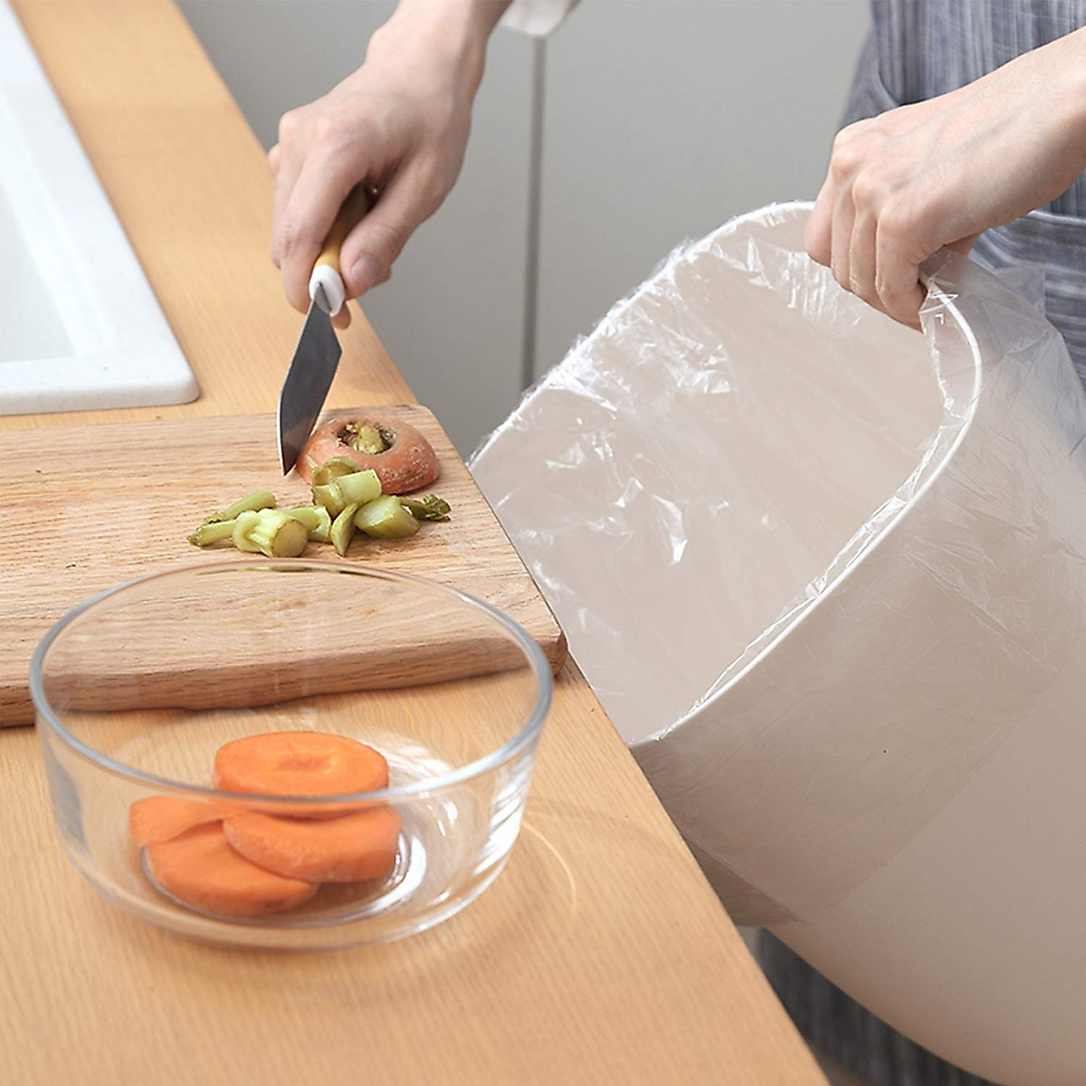 mingol Bathroom Trash Can, Small Garbage Can for Bedroom, Living Room, Kitchen, Slim Cute Plastic Waste Basket for Office, 7L, Matt White