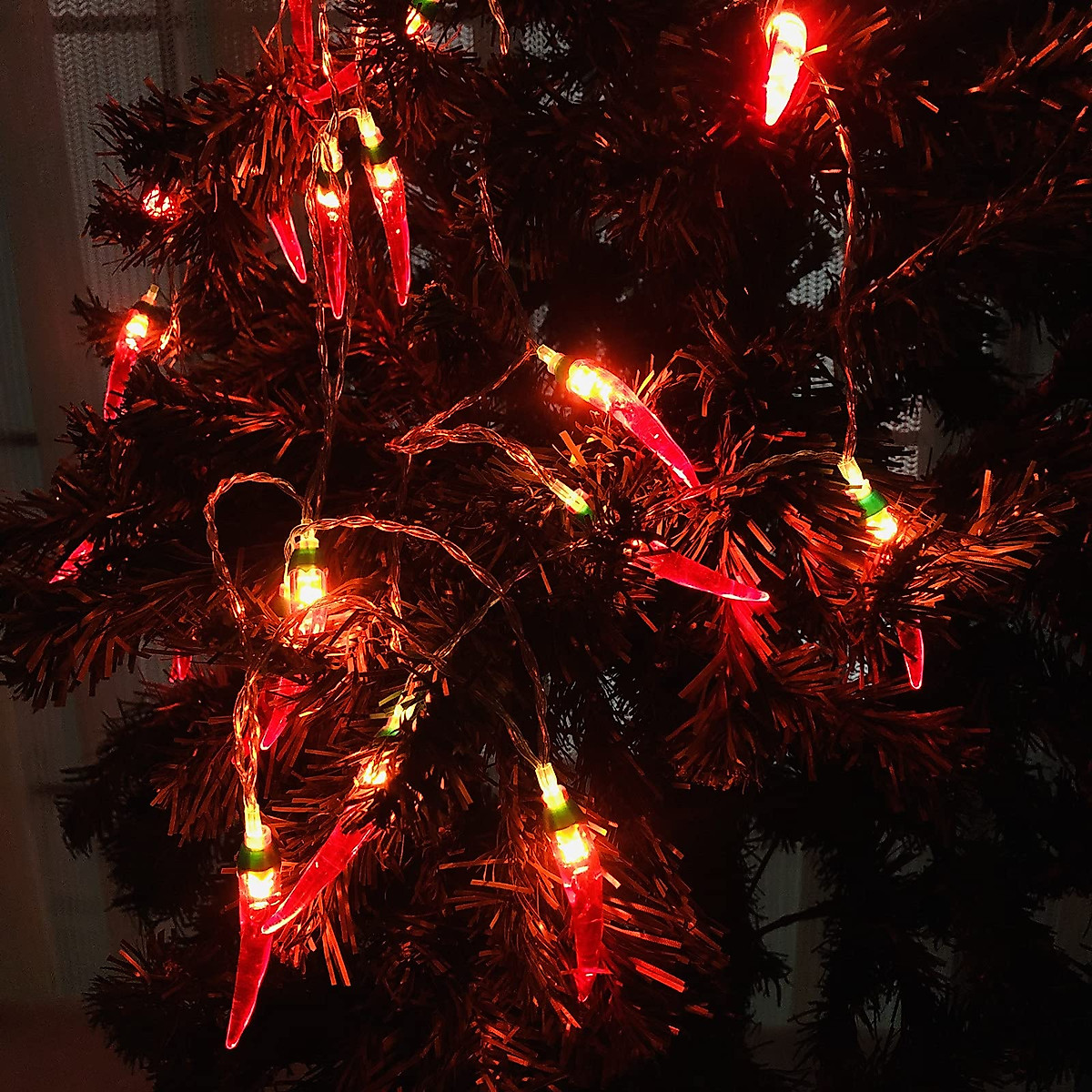 Sezrgiu 10M 80 LED Red Chili Pepper String Lights Fairy Night Lights Copper Garland Wreath Hanging Lamp Battery Powered for Home Wedding Party Garden Decoration (32.8FT/80LED, Red Chili)
