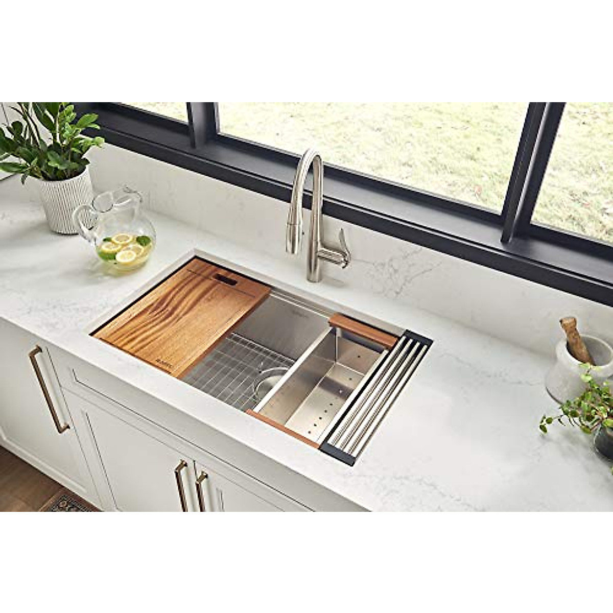 Ruvati 32-inch Workstation Ledge Tight Radius Undermount 16 Gauge Kitchen Sink Single Bowl - RVH8301